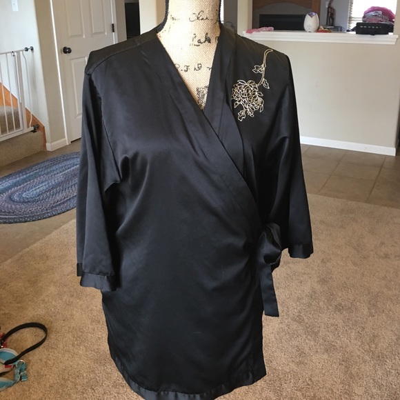 Soma | Intimates & Sleepwear | Soma Silky Robe With Embroidered Flower ...